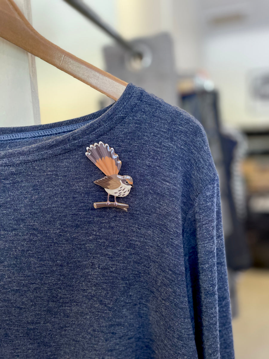 Rufous Fantail Brooch – Finki Handmade